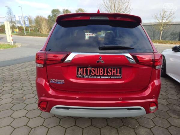 Red Mitsubishi Outlander 2020 in Kaunas, with an engine capacity of 2.40 L and mileage of 54 thousand km for 25480 €, photo 5 on AUTOMOTO.COM.LV