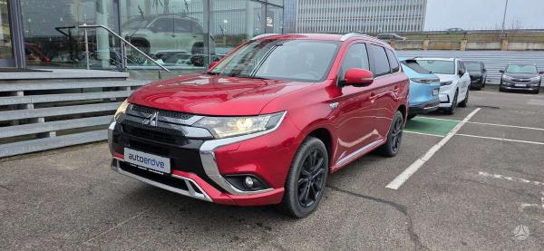 Red Mitsubishi Outlander 2020 in Vilnius, with an engine capacity of 2.36 L and mileage of 98 thousand km for 18850 €, photo 2 on AUTOMOTO.COM.LV