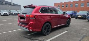 Red Mitsubishi Outlander 2020 in Vilnius, with an engine capacity of 2.36 L and mileage of 98 thousand km for 18850 €, photo 5 on AUTOMOTO.COM.LV