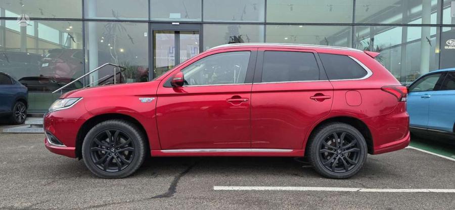 Red Mitsubishi Outlander 2020 in Vilnius, with an engine capacity of 2.36 L and mileage of 98 thousand km for 18850 €, photo 6 on AUTOMOTO.COM.LV
