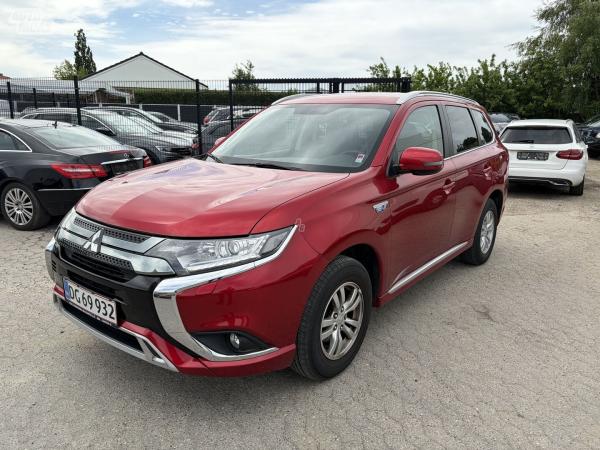 Red Mitsubishi Outlander 2020 in Vilnius, with an engine capacity of 2.40 L and mileage of 37 thousand km for 21500 €, photo 1 on AUTOMOTO.COM.LV