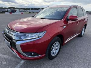 Red Mitsubishi Outlander 2020 in Vilnius, with an engine capacity of 2.36 L and mileage of 38 thousand km for 19999 €, photo 4 on AUTOMOTO.COM.LV