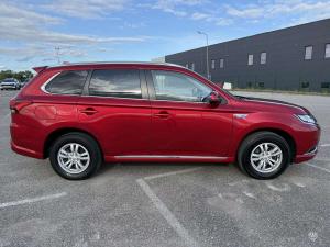 Red Mitsubishi Outlander 2020 in Vilnius, with an engine capacity of 2.36 L and mileage of 38 thousand km for 19999 €, photo 5 on AUTOMOTO.COM.LV