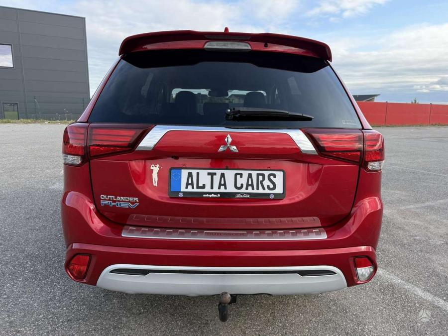 Red Mitsubishi Outlander 2020 in Vilnius, with an engine capacity of 2.36 L and mileage of 38 thousand km for 19999 €, photo 7 on AUTOMOTO.COM.LV