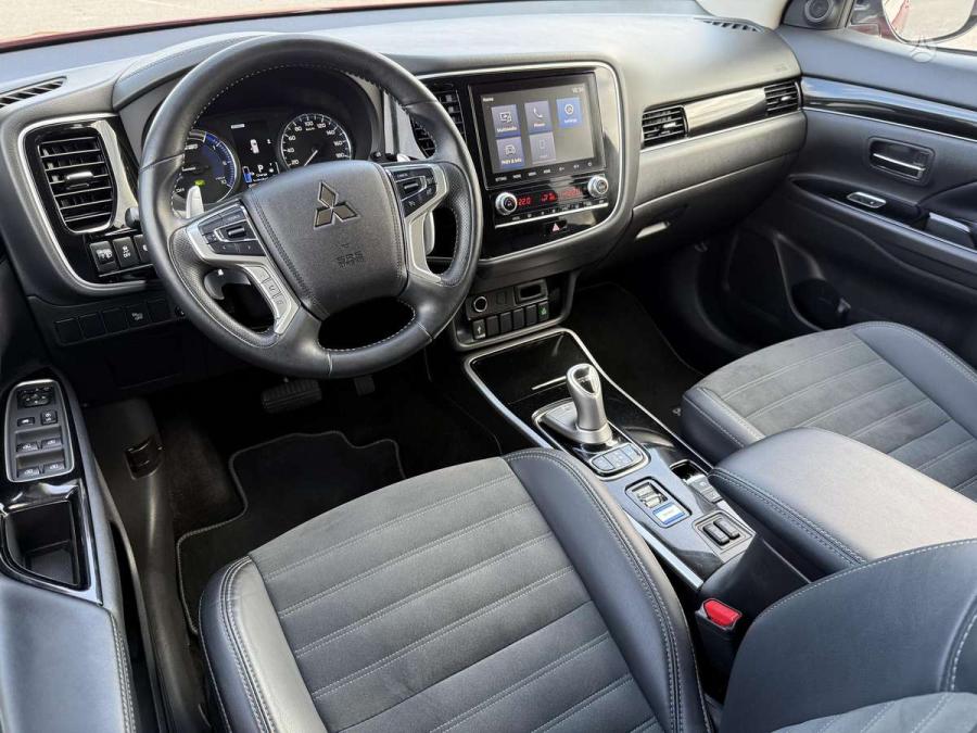Red Mitsubishi Outlander 2020 in Vilnius, with an engine capacity of 2.36 L and mileage of 38 thousand km for 19999 €, photo 11 on AUTOMOTO.COM.LV