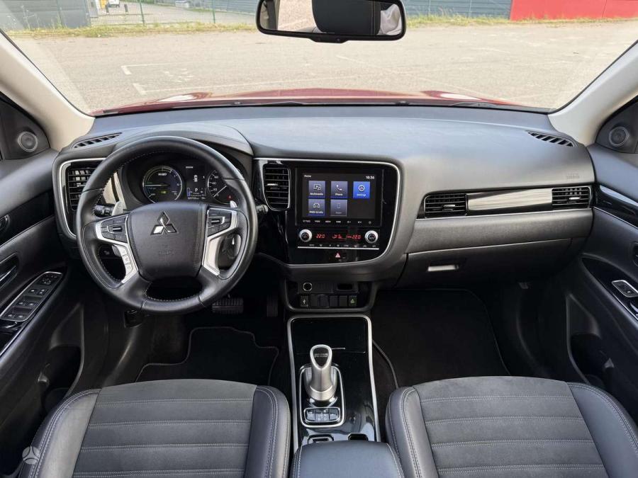 Red Mitsubishi Outlander 2020 in Vilnius, with an engine capacity of 2.36 L and mileage of 38 thousand km for 19999 €, photo 13 on AUTOMOTO.COM.LV