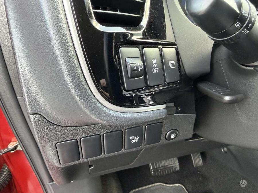 Red Mitsubishi Outlander 2020 in Vilnius, with an engine capacity of 2.36 L and mileage of 38 thousand km for 19999 €, photo 15 on AUTOMOTO.COM.LV