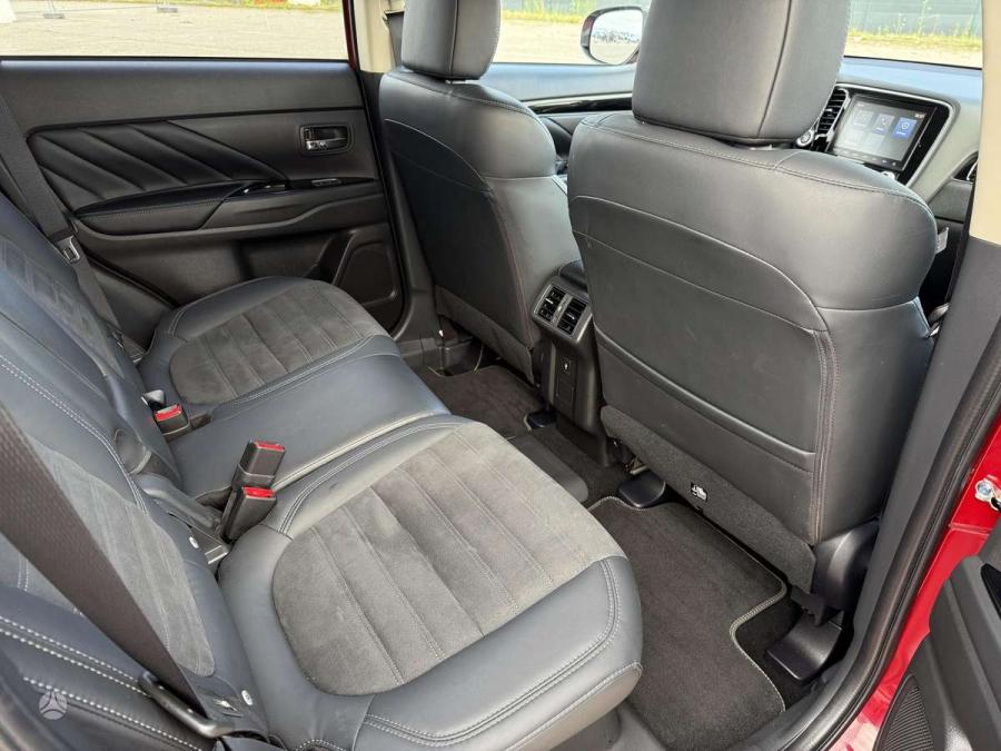 Red Mitsubishi Outlander 2020 in Vilnius, with an engine capacity of 2.36 L and mileage of 38 thousand km for 19999 €, photo 20 on AUTOMOTO.COM.LV