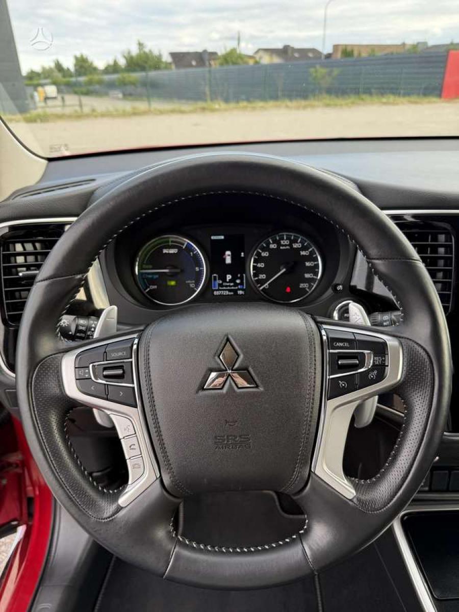 Red Mitsubishi Outlander 2020 in Vilnius, with an engine capacity of 2.36 L and mileage of 38 thousand km for 19999 €, photo 26 on AUTOMOTO.COM.LV
