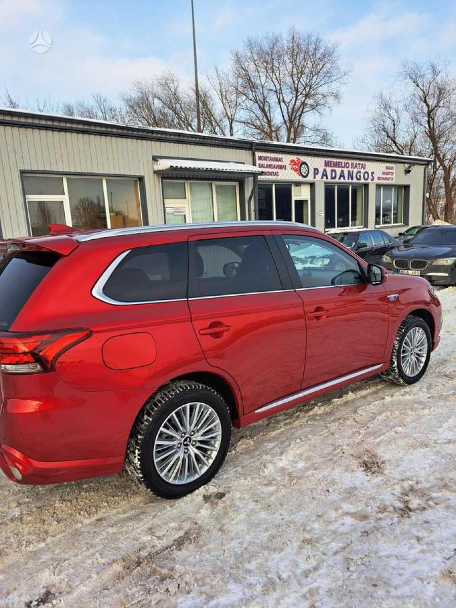Sarkans Mitsubishi Outlander 2021 Klaipėda, ar dzinēja tilpumu 2.36 L un nobraukumu 80 tūkst. km par 17200 €, foto 7 vietnē AUTOMOTO.COM.LV