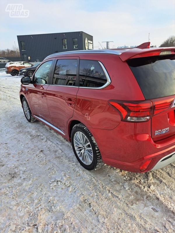 Red Mitsubishi Outlander 2021 in Klaipeda, with an engine capacity of 2.40 L and mileage of 81 thousand km for 16500 €, photo 5 on AUTOMOTO.COM.LV