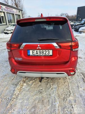 Red Mitsubishi Outlander 2021 in Klaipeda, with an engine capacity of 2.40 L and mileage of 81 thousand km for 16500 €, photo 6 on AUTOMOTO.COM.LV