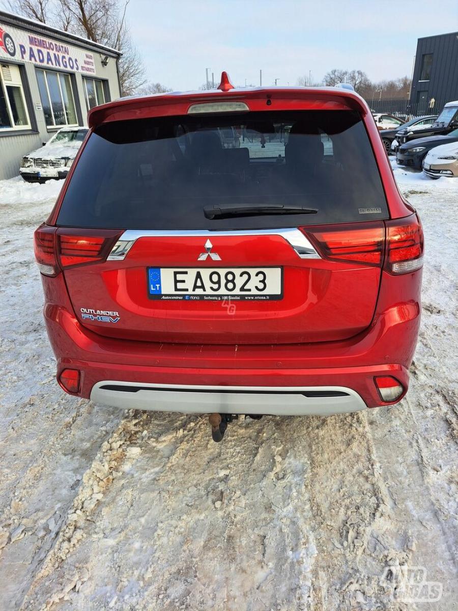Red Mitsubishi Outlander 2021 in Klaipeda, with an engine capacity of 2.40 L and mileage of 81 thousand km for 16500 €, photo 6 on AUTOMOTO.COM.LV