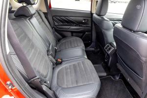 Red Mitsubishi Outlander 2021 in Siauliai, with an engine capacity of 2.40 L and mileage of 162 thousand km for 18100 €, photo 8 on AUTOMOTO.COM.LV