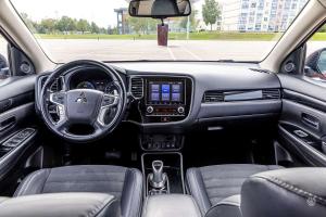 Red Mitsubishi Outlander 2021 in Siauliai, with an engine capacity of 2.40 L and mileage of 162 thousand km for 18100 €, photo 14 on AUTOMOTO.COM.LV