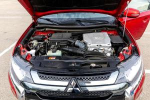 Red Mitsubishi Outlander 2021 in Siauliai, with an engine capacity of 2.40 L and mileage of 162 thousand km for 18100 €, photo 15 on AUTOMOTO.COM.LV