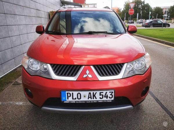 Red Mitsubishi Outlander 2009 in Klaipeda, with an engine capacity of 2.20 L and mileage of 216 thousand km for 4190 €, photo 3 on AUTOMOTO.COM.LV