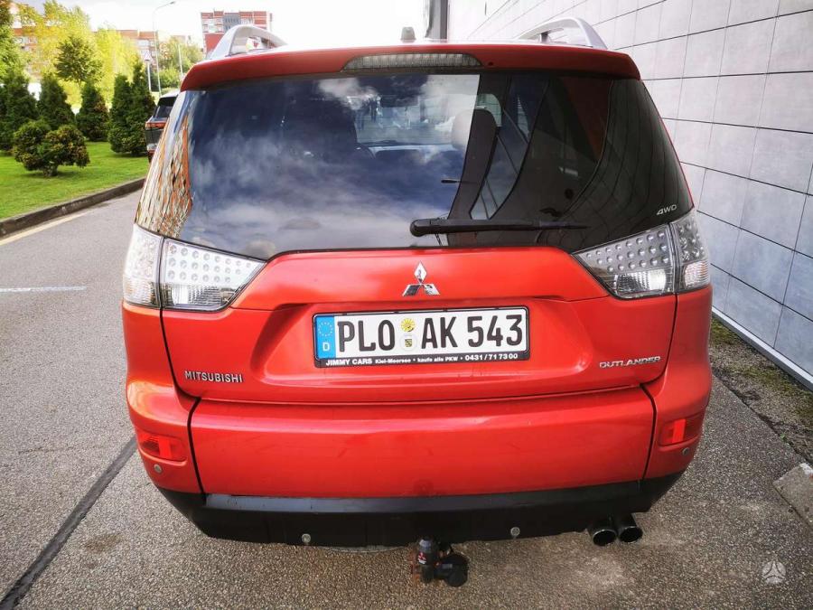 Red Mitsubishi Outlander 2009 in Klaipeda, with an engine capacity of 2.20 L and mileage of 216 thousand km for 4190 €, photo 6 on AUTOMOTO.COM.LV