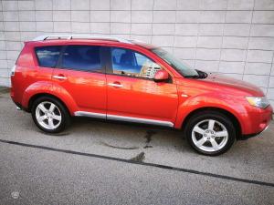 Red Mitsubishi Outlander 2009 in Klaipeda, with an engine capacity of 2.20 L and mileage of 216 thousand km for 4190 €, photo 9 on AUTOMOTO.COM.LV