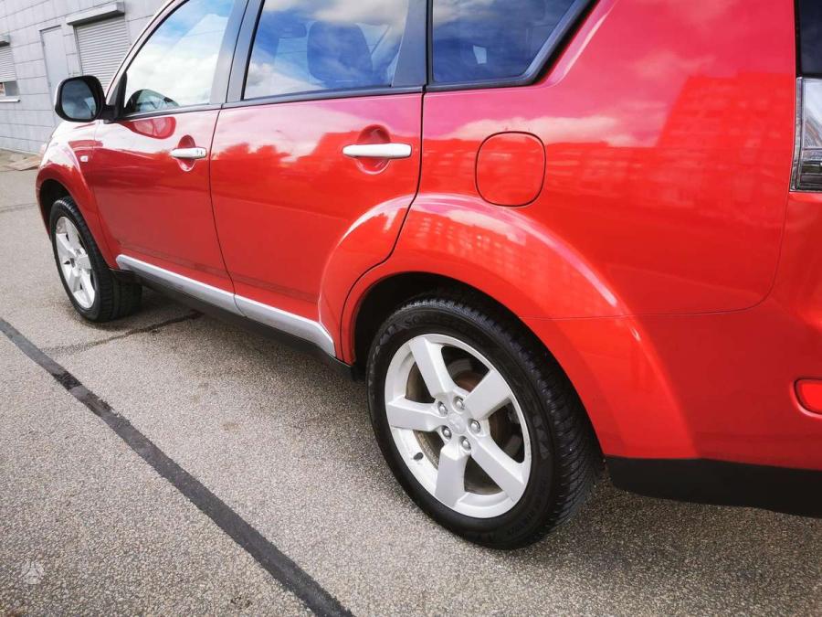 Red Mitsubishi Outlander 2009 in Klaipeda, with an engine capacity of 2.20 L and mileage of 216 thousand km for 4190 €, photo 10 on AUTOMOTO.COM.LV