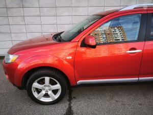 Red Mitsubishi Outlander 2009 in Klaipeda, with an engine capacity of 2.20 L and mileage of 216 thousand km for 4190 €, photo 12 on AUTOMOTO.COM.LV
