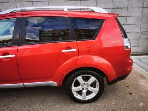 Red Mitsubishi Outlander 2009 in Klaipeda, with an engine capacity of 2.20 L and mileage of 216 thousand km for 4190 €, photo 13 on AUTOMOTO.COM.LV