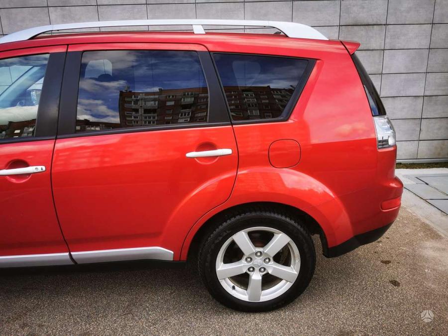 Red Mitsubishi Outlander 2009 in Klaipeda, with an engine capacity of 2.20 L and mileage of 216 thousand km for 4190 €, photo 13 on AUTOMOTO.COM.LV