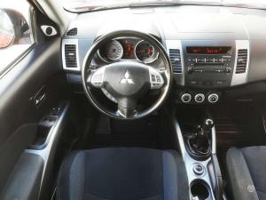 Red Mitsubishi Outlander 2009 in Klaipeda, with an engine capacity of 2.20 L and mileage of 216 thousand km for 4190 €, photo 19 on AUTOMOTO.COM.LV