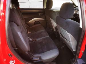 Red Mitsubishi Outlander 2009 in Klaipeda, with an engine capacity of 2.20 L and mileage of 216 thousand km for 4190 €, photo 21 on AUTOMOTO.COM.LV