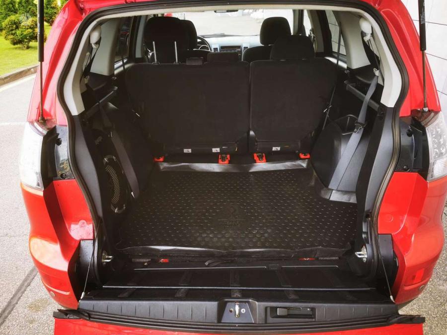 Red Mitsubishi Outlander 2009 in Klaipeda, with an engine capacity of 2.20 L and mileage of 216 thousand km for 4190 €, photo 23 on AUTOMOTO.COM.LV