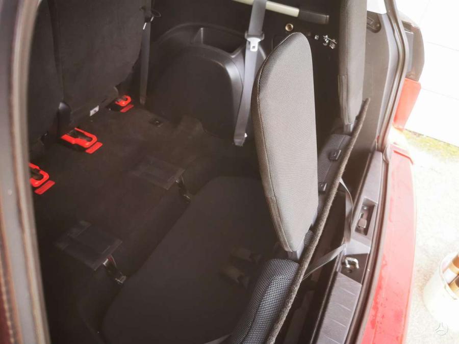 Red Mitsubishi Outlander 2009 in Klaipeda, with an engine capacity of 2.20 L and mileage of 216 thousand km for 4190 €, photo 25 on AUTOMOTO.COM.LV
