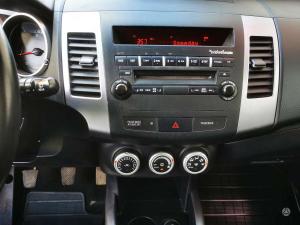 Red Mitsubishi Outlander 2009 in Klaipeda, with an engine capacity of 2.20 L and mileage of 216 thousand km for 4190 €, photo 29 on AUTOMOTO.COM.LV