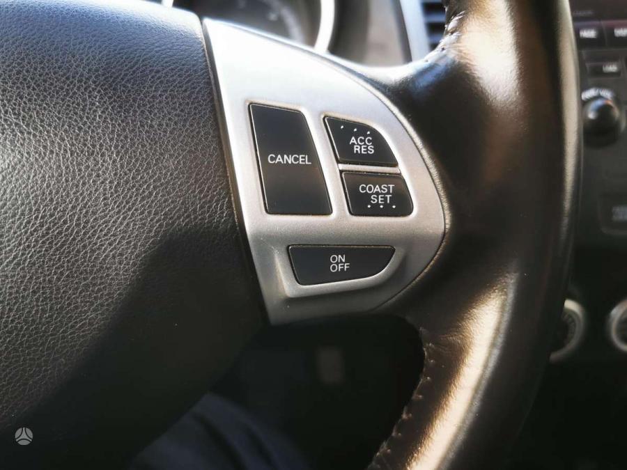 Red Mitsubishi Outlander 2009 in Klaipeda, with an engine capacity of 2.20 L and mileage of 216 thousand km for 4190 €, photo 31 on AUTOMOTO.COM.LV