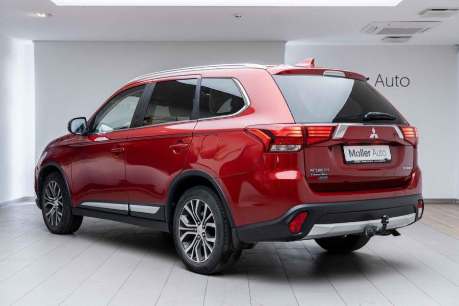 Sarkans Mitsubishi Outlander 2017 Peetri, ar dzinēja tilpumu 2.00 L un nobraukumu 168 tūkst. km par 15200 €, foto 5 vietnē AUTOMOTO.COM.LV