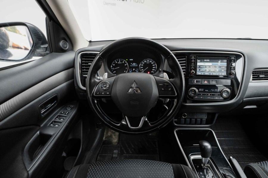 Sarkans Mitsubishi Outlander 2017 Peetri, ar dzinēja tilpumu 2.00 L un nobraukumu 168 tūkst. km par 15200 €, foto 9 vietnē AUTOMOTO.COM.LV