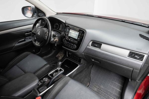 Sarkans Mitsubishi Outlander 2017 Peetri, ar dzinēja tilpumu 2.00 L un nobraukumu 168 tūkst. km par 15200 €, foto 10 vietnē AUTOMOTO.COM.LV
