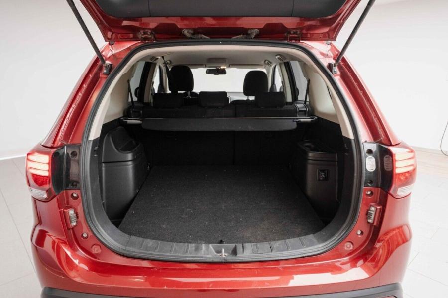 Sarkans Mitsubishi Outlander 2017 Peetri, ar dzinēja tilpumu 2.00 L un nobraukumu 168 tūkst. km par 15200 €, foto 14 vietnē AUTOMOTO.COM.LV