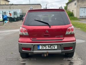 Red Mitsubishi Outlander 2003 in Narva, with an engine capacity of 2.40 L and mileage of 290 thousand km for 1499 €, photo 3 on AUTOMOTO.COM.LV
