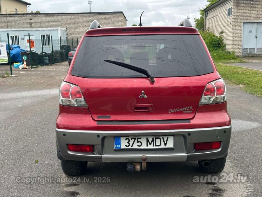 Red Mitsubishi Outlander 2003 in Narva, with an engine capacity of 2.40 L and mileage of 290 thousand km for 1499 €, photo 3 on AUTOMOTO.COM.LV