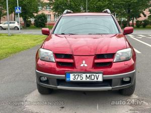Red Mitsubishi Outlander 2003 in Narva, with an engine capacity of 2.40 L and mileage of 290 thousand km for 1499 €, photo 4 on AUTOMOTO.COM.LV