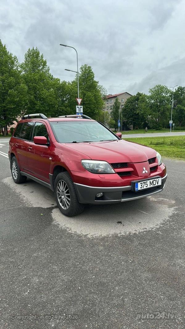Red Mitsubishi Outlander 2003 in Narva, with an engine capacity of 2.40 L and mileage of 290 thousand km for 1499 €, photo 4 on AUTOMOTO.COM.LV