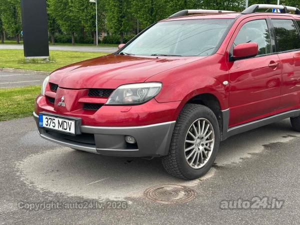 Red Mitsubishi Outlander 2003 in Narva, with an engine capacity of 2.40 L and mileage of 290 thousand km for 1499 €, photo 6 on AUTOMOTO.COM.LV