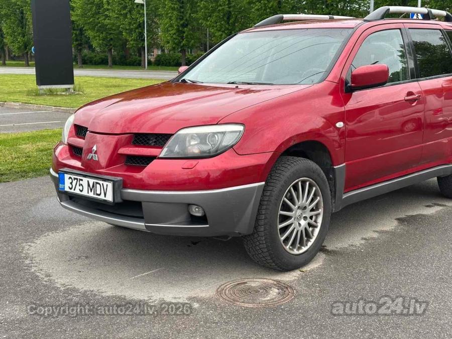 Red Mitsubishi Outlander 2003 in Narva, with an engine capacity of 2.40 L and mileage of 290 thousand km for 1499 €, photo 7 on AUTOMOTO.COM.LV