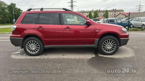 Red Mitsubishi Outlander 2003 in Narva, with an engine capacity of 2.40 L and mileage of 290 thousand km for 1499 €, photo 7 on AUTOMOTO.COM.LV