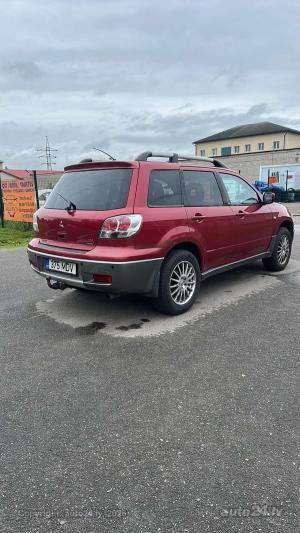 Red Mitsubishi Outlander 2003 in Narva, with an engine capacity of 2.40 L and mileage of 290 thousand km for 1499 €, photo 9 on AUTOMOTO.COM.LV