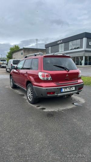 Red Mitsubishi Outlander 2003 in Narva, with an engine capacity of 2.40 L and mileage of 290 thousand km for 1499 €, photo 10 on AUTOMOTO.COM.LV
