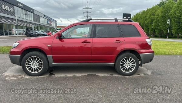 Red Mitsubishi Outlander 2003 in Narva, with an engine capacity of 2.40 L and mileage of 290 thousand km for 1499 €, photo 10 on AUTOMOTO.COM.LV