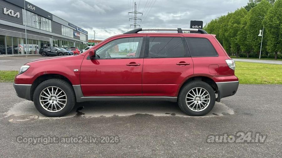 Red Mitsubishi Outlander 2003 in Narva, with an engine capacity of 2.40 L and mileage of 290 thousand km for 1499 €, photo 11 on AUTOMOTO.COM.LV