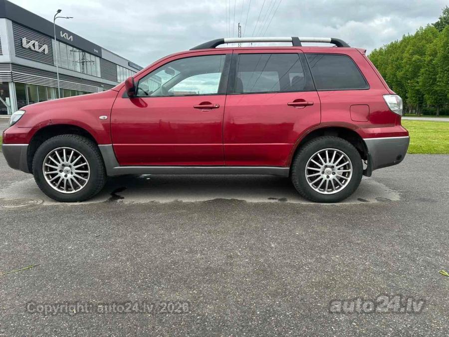 Red Mitsubishi Outlander 2003 in Narva, with an engine capacity of 2.40 L and mileage of 290 thousand km for 1499 €, photo 12 on AUTOMOTO.COM.LV