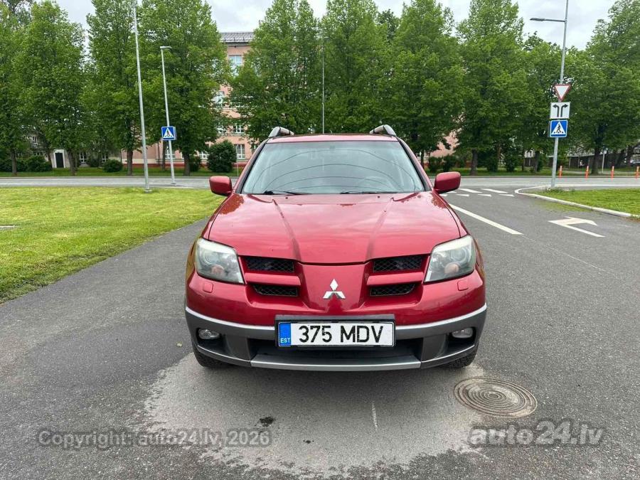 Red Mitsubishi Outlander 2003 in Narva, with an engine capacity of 2.40 L and mileage of 290 thousand km for 1499 €, photo 14 on AUTOMOTO.COM.LV